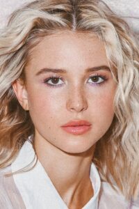 Isabel May Interesting Facts, Age, Net Worth, Biography, Wiki - TNHRCE